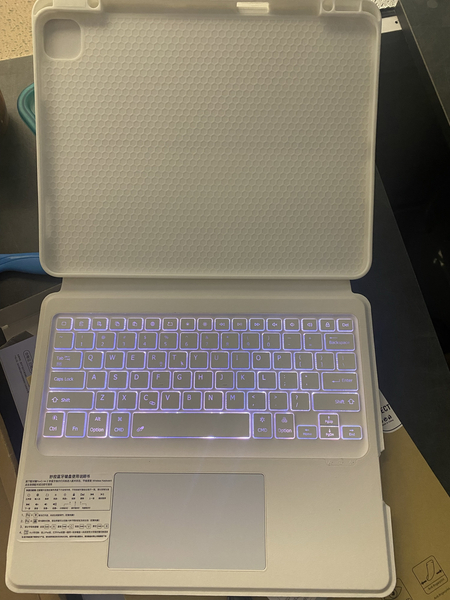 iPad Pro 20024 uchun klaviatura
