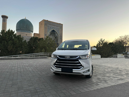 JAC M4 Liniya va hotellar uchun komfort miniven