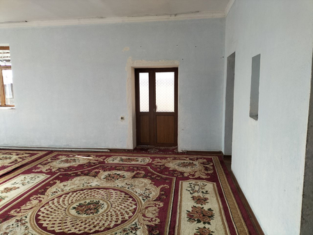 Srochna hovli sotiladi
