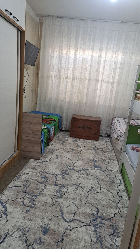 Kvartira sotiladi 2 honali 2etaj