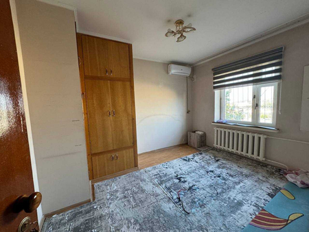 Юнусабад-18, 4/4/4 90 м² средний ремонт, кирпич 77 серия=