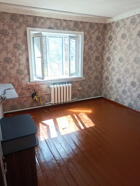 Комната в большом общежитии СЕРГЕЛИ 2  площадь 18 м2 санузел свой.