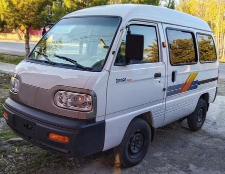 Damas yangi salondan uyga