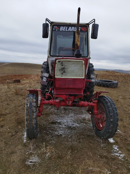 Traktor sotiladi