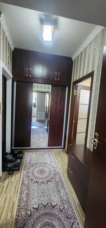 Продается Юнусобод 19кв 1*2комнатная 3етаж с ремонтом место отличная