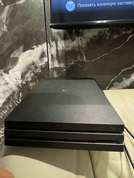 Ps4 pro 1TB 2 джойстика с 2 играми