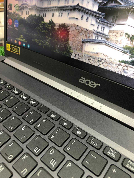 Montaj ishlariga moʼljallangan videokartalik zamonaviy noutbuk