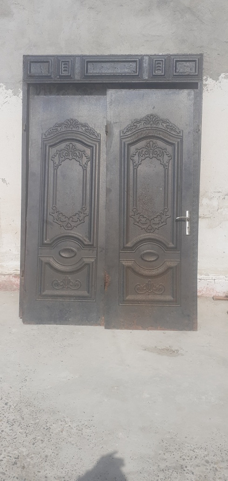 Eshik sotiladi ahvoli yaxshi