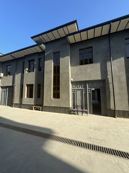 Oltin tepada 2 sotixli uchaska srochna sotilmoqda