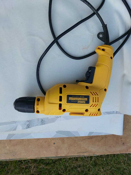 новый Дрель-шуруповерт DeWALT DCF 850 w