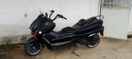 skuter maxi 150 kubli yaxwi holatda