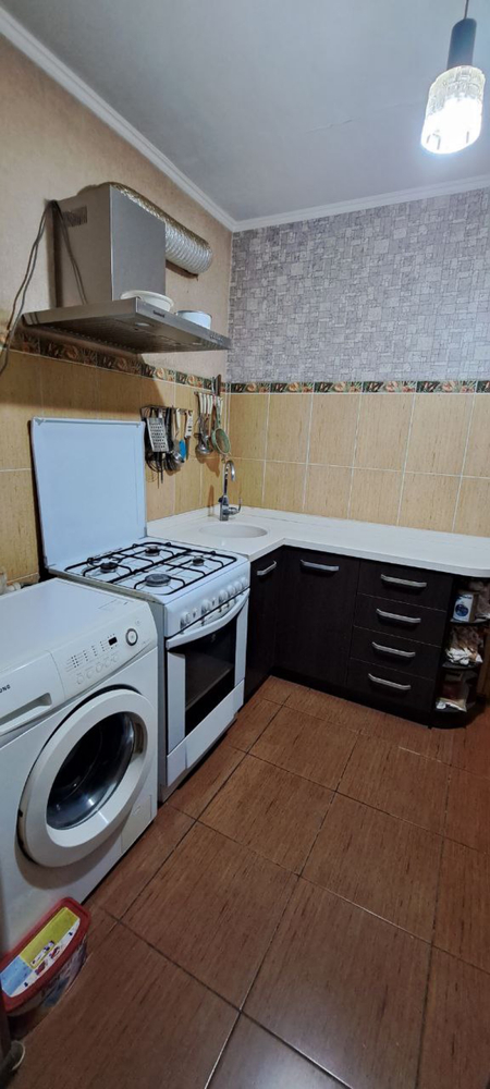 Продам  четырех комнатную квартиру