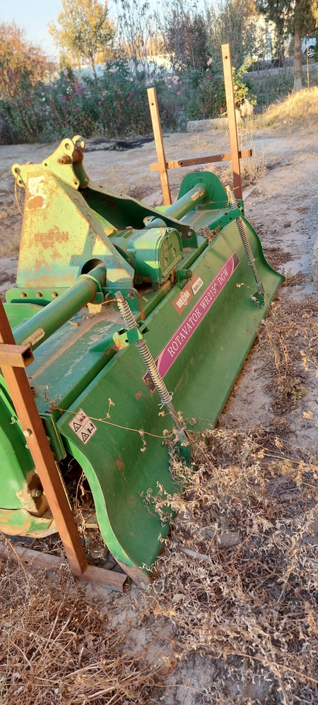 Traktor frezr ariq ochadigan
