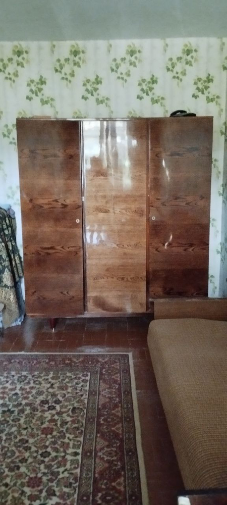 Продается шифоньер, кровать и диван