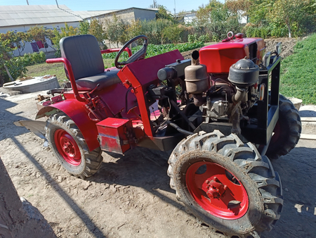 Mini traktor 4×4
