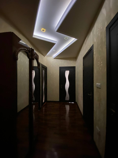 Yunusobod metroga yaqin joyda joylashgan