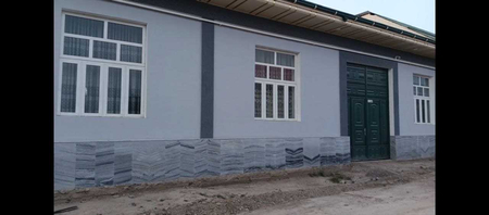 Hovli uy sotiladi