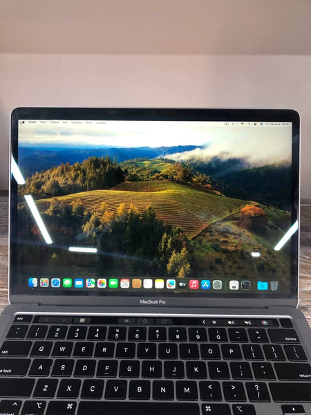 MacBook Pro A1989 model