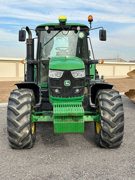 Трактор John Deere 6155M (155 л.с.)