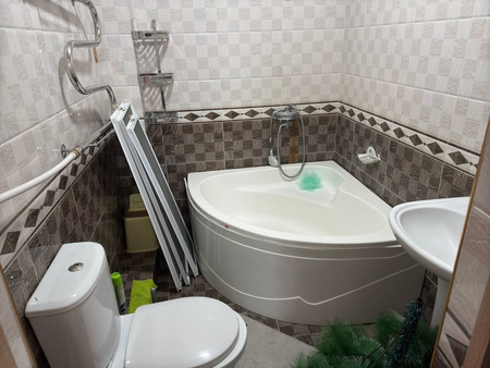 Urganch sh: Karat kafe yonida 4 chi qavatda 2 xonali kv ijaraga berila