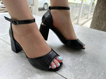Продам женские басаножки новые