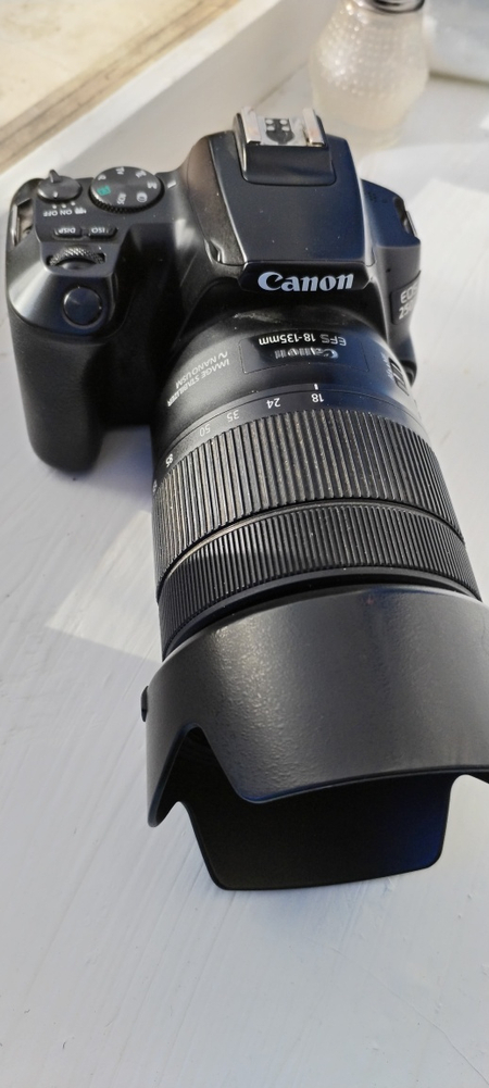 Canon 250D sotiladi 18.135 Nano USM obektivi bilan