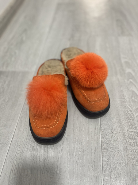 Ayollar oyoq kiyimi sotiladi tapichkalar