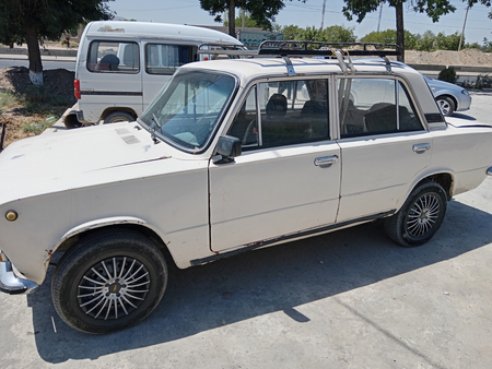 Vaz 21011 sotiladi