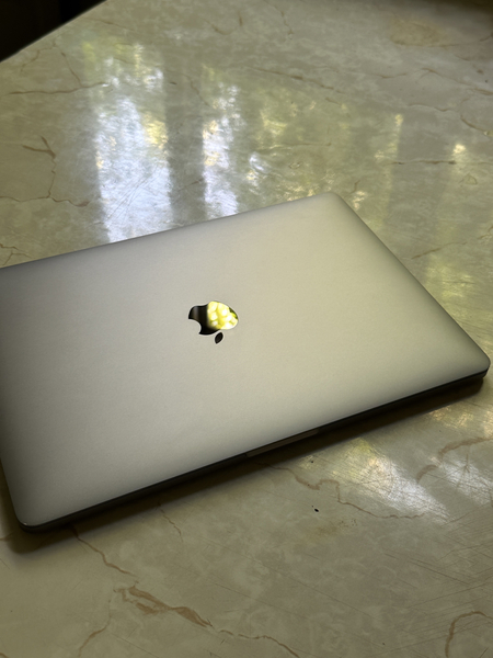 Продаю MacBook Pro 13-inch  8GB/256GB/Touch Bar