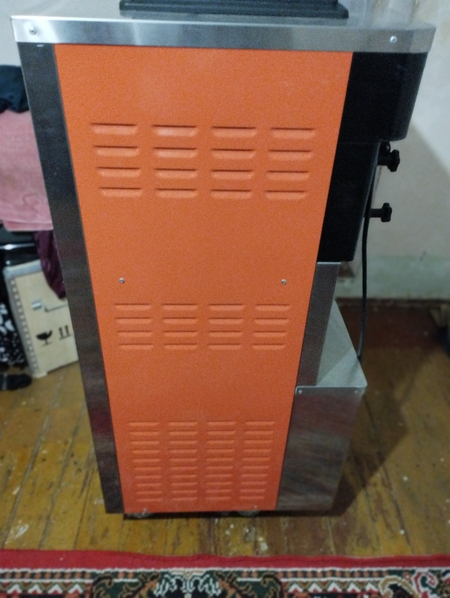 Muzqaymoq apparati sotiladi