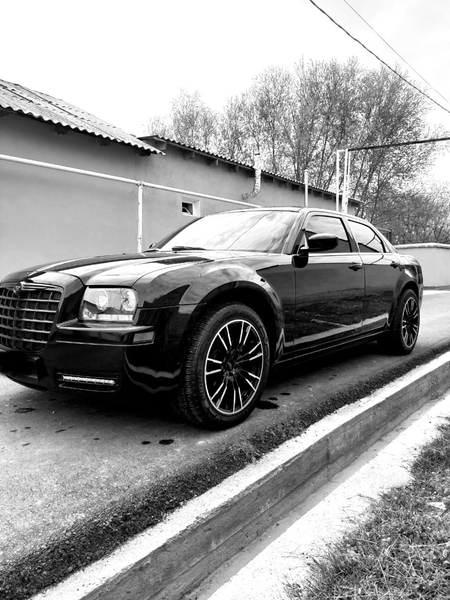 Chrysler 300c Sotiladi
