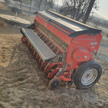 Case mx 140 sotiladi