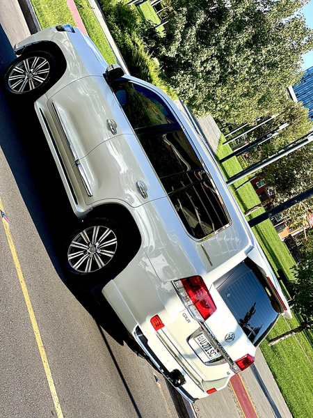 Toyota land cruiser 200 srochniy sotiladi