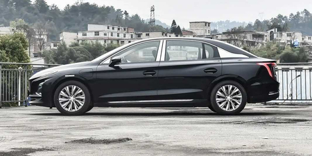 HongQi E-QM5 500 km ligi - 17000$
