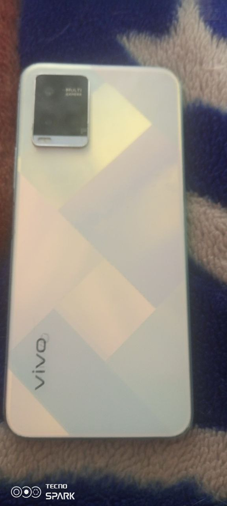 vivo y 21сотилади йоки абмен килинади кар док йок айол киши ишлатади