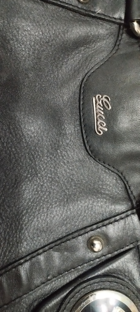 Продаётся оригинальная кожаная сумка Gucci.