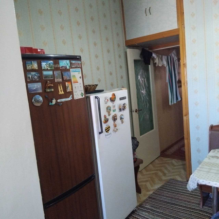 Продается трех комнатная квартира