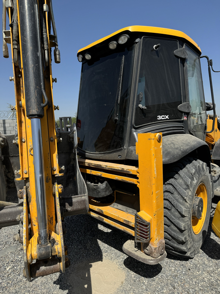 Трактор экскаватор jcb 2018 йил 9600 мото соат ишлаган холати зур