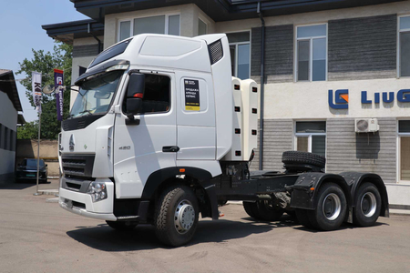 Тягач, Howo A7.  Газ 8*Баллон