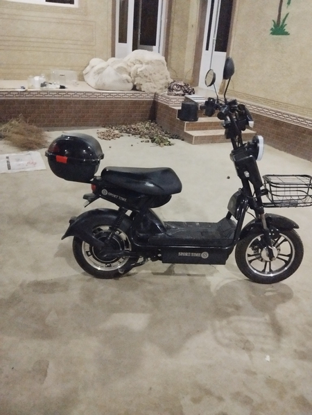 Skuter 50tezligi elektr zaryadi 1hataga yetadi