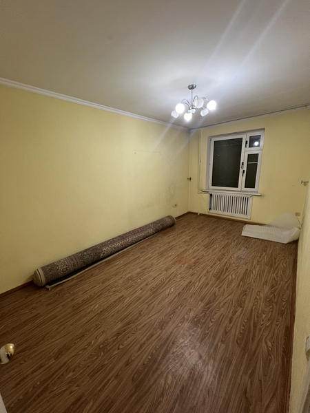 Novza metro oldi 3 xona 4/4, 2.6 balkon g’istli uy, remonti o’rta )