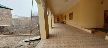Yashashga tayyor hovli sotiladi hamma sharoitlari bor