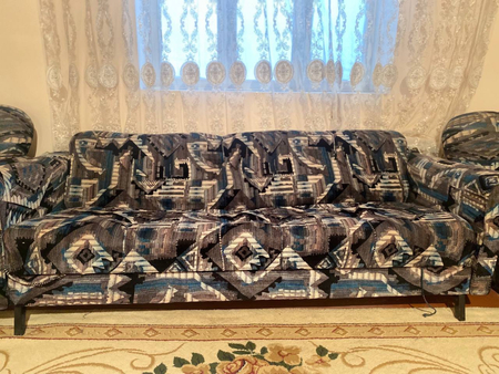Mebel divan 2 ta kreslosi bilan sotiladi