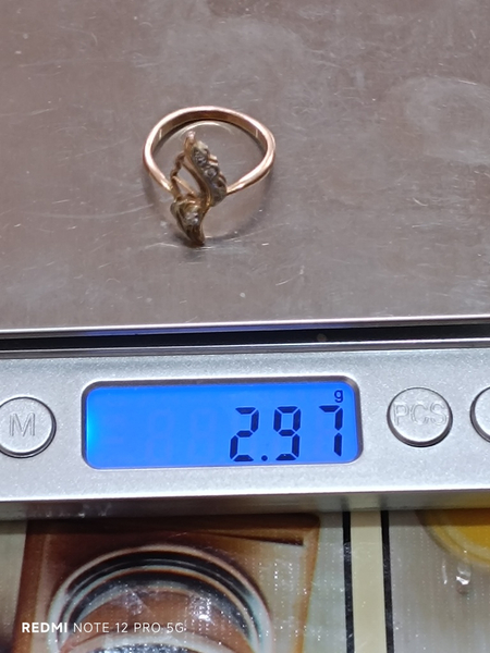 Продаётся золотые серьги