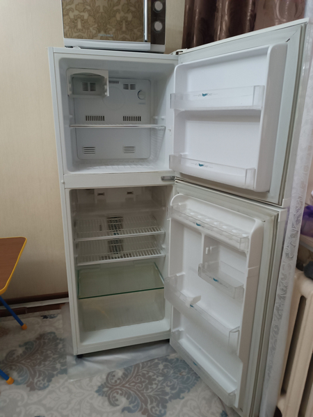 Холодильник работает