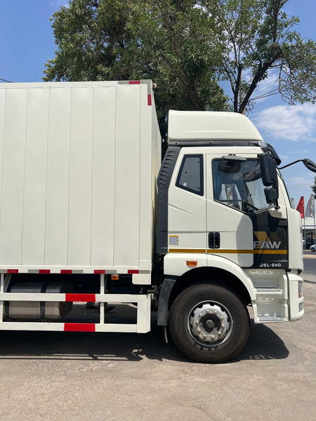 Фургон FAW J6L 6x4 8,5 метровый, Дизельный в наличии!