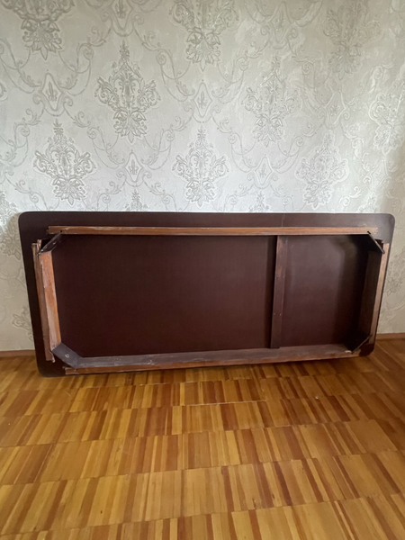 Стол гостевой