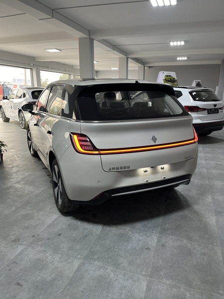 Elektromobil WuLing  460 km zapas