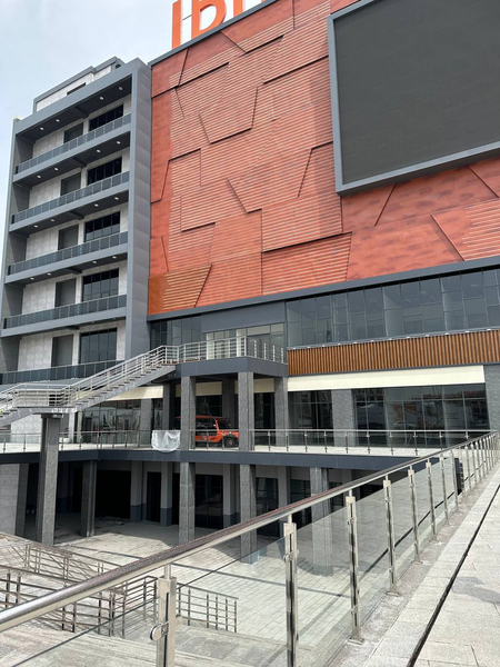 Продается свой Магазин электро техники, Тц Ibn Sino ,Stroy mart,17 кв