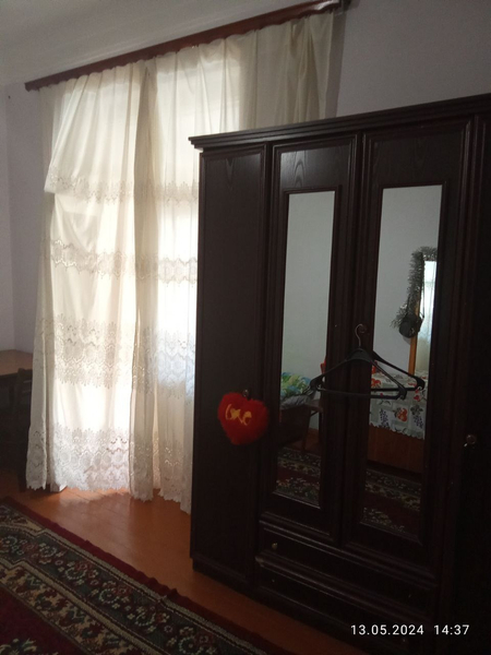 Продаётся двух комнатная квартира в районе пятьсотки(горбольница)